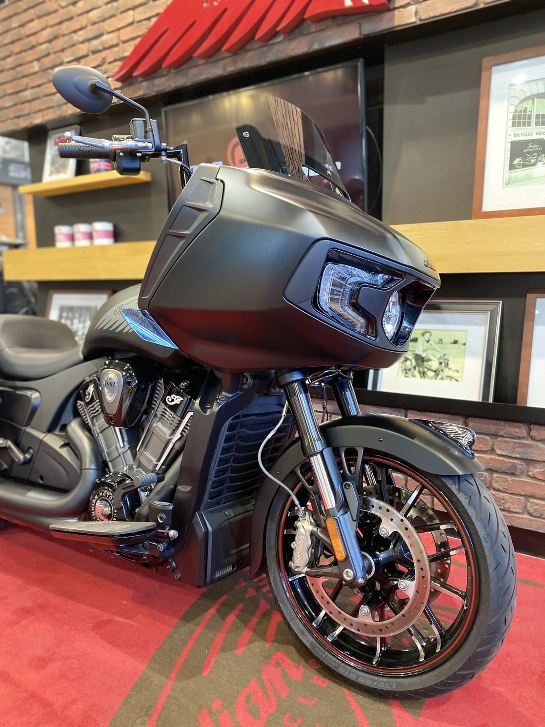 Indian Motorcycle Challenger Dark Horse D MONSTRATEUR 3924 KM 2020 indian-motorcycle-challenger-dark-horse-d-monstrateur-3924-km-2020